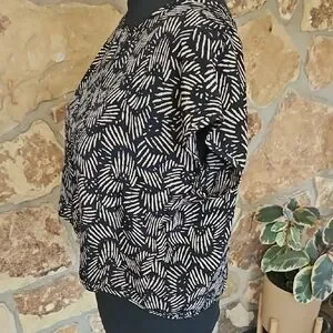Forever 21 | Tops | Forever 2 Black And Tan Patterned Top With Flutter ...